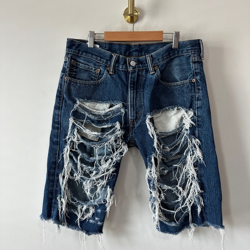 Vintage Distressed Levi’s 505 Cut-Off Bermuda Jorts S… - Gem